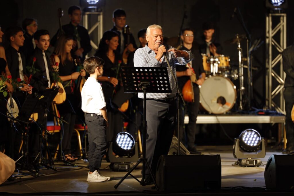 Η ΜΑΝΤΟΛΙΝΑΤΑ ΤΟΥ «ΟΡΦΕΑ» ΣΥΝΑΝΤΗΣΕ ΤΗΝ ΚΟΡΥΦΑΙΑ ΕΡΜΗΝΕΥΤΡΙΑ, ΡΙΤΑ ...